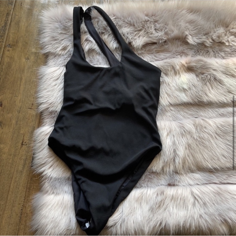 New L Space Phoebe One Piece Swimsuit Black Gem